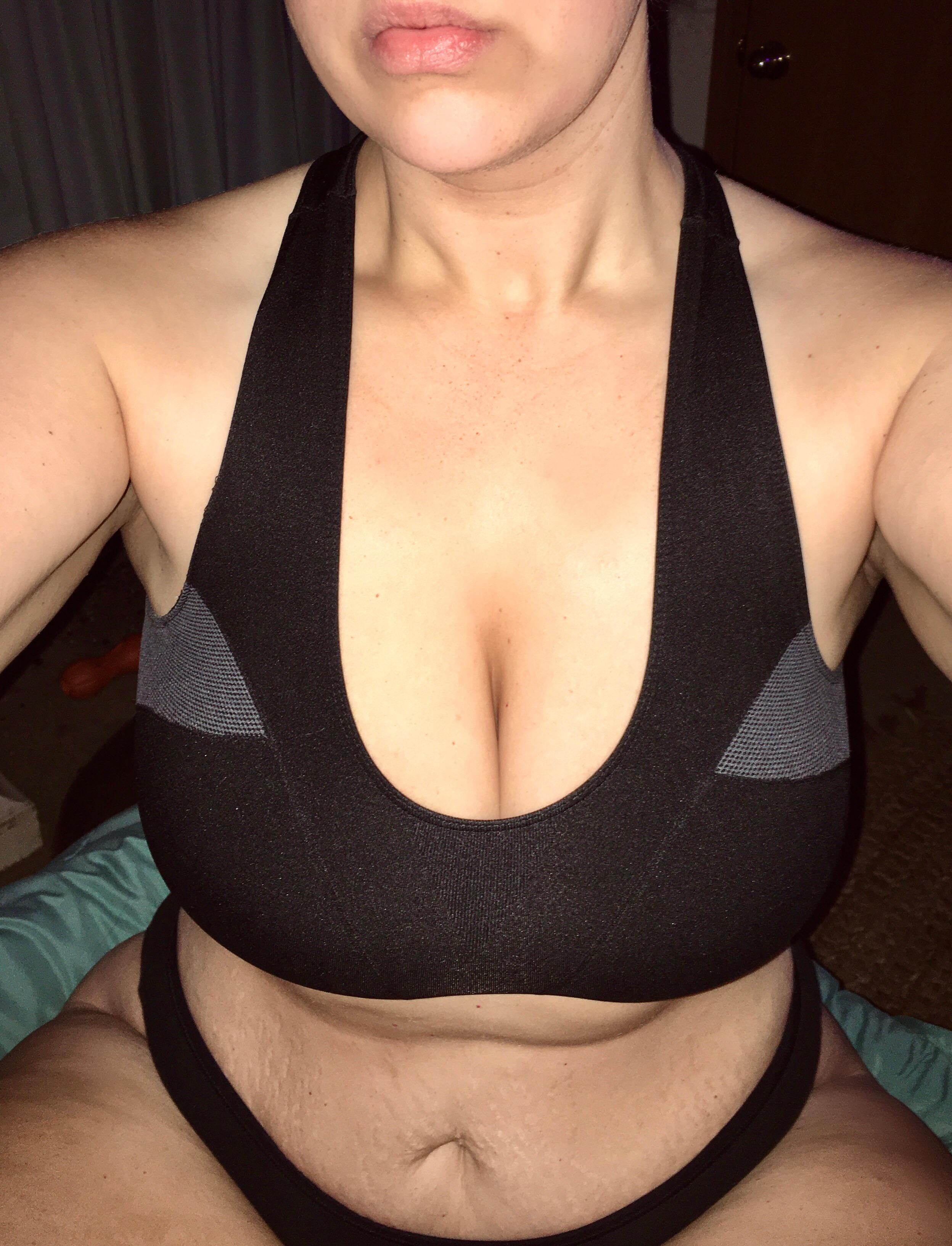 MILF Monday!😍I love my body, so if you don’t then buh-bye! ️😘🔥 | Scrolller