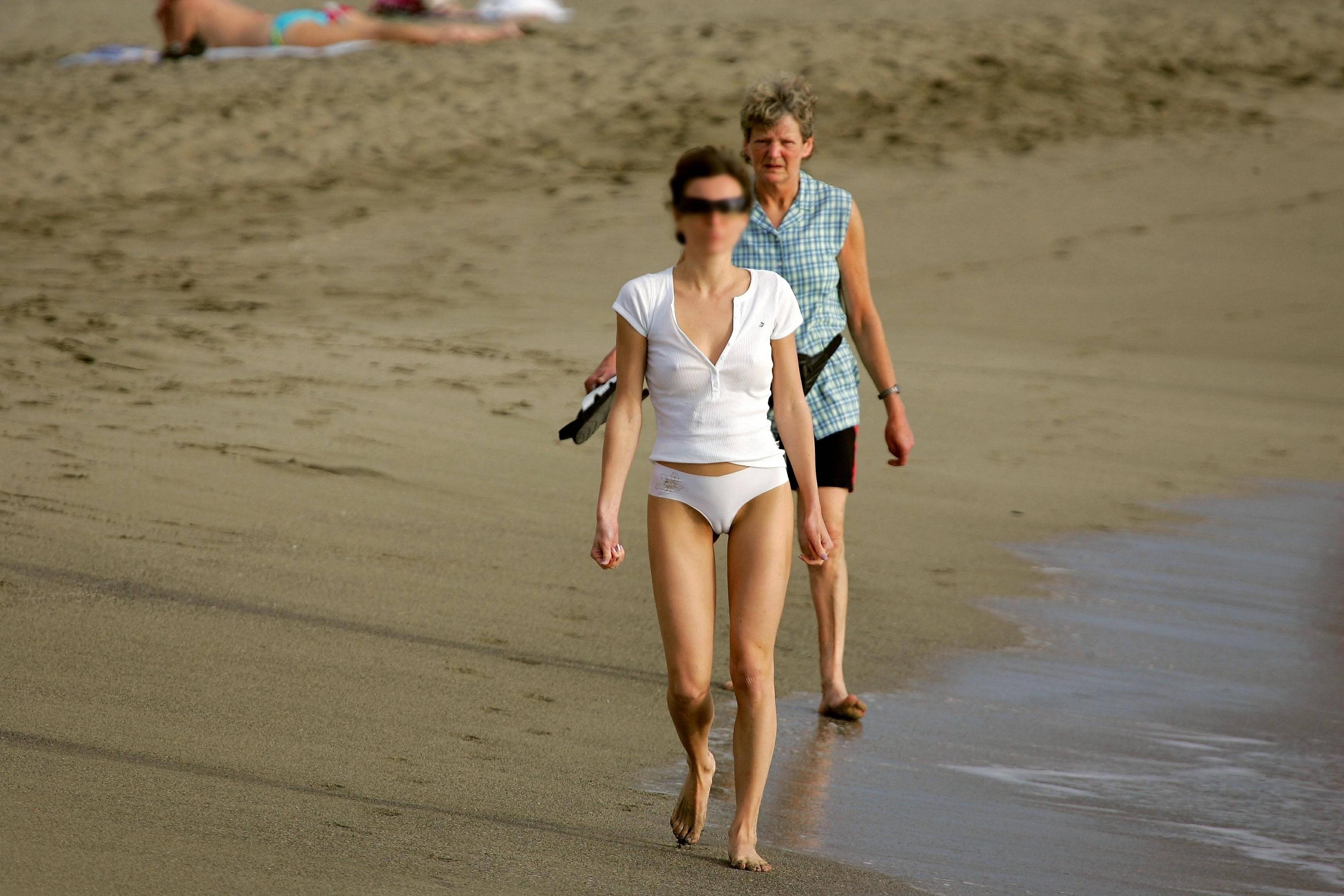 MILF toe | Scrolller