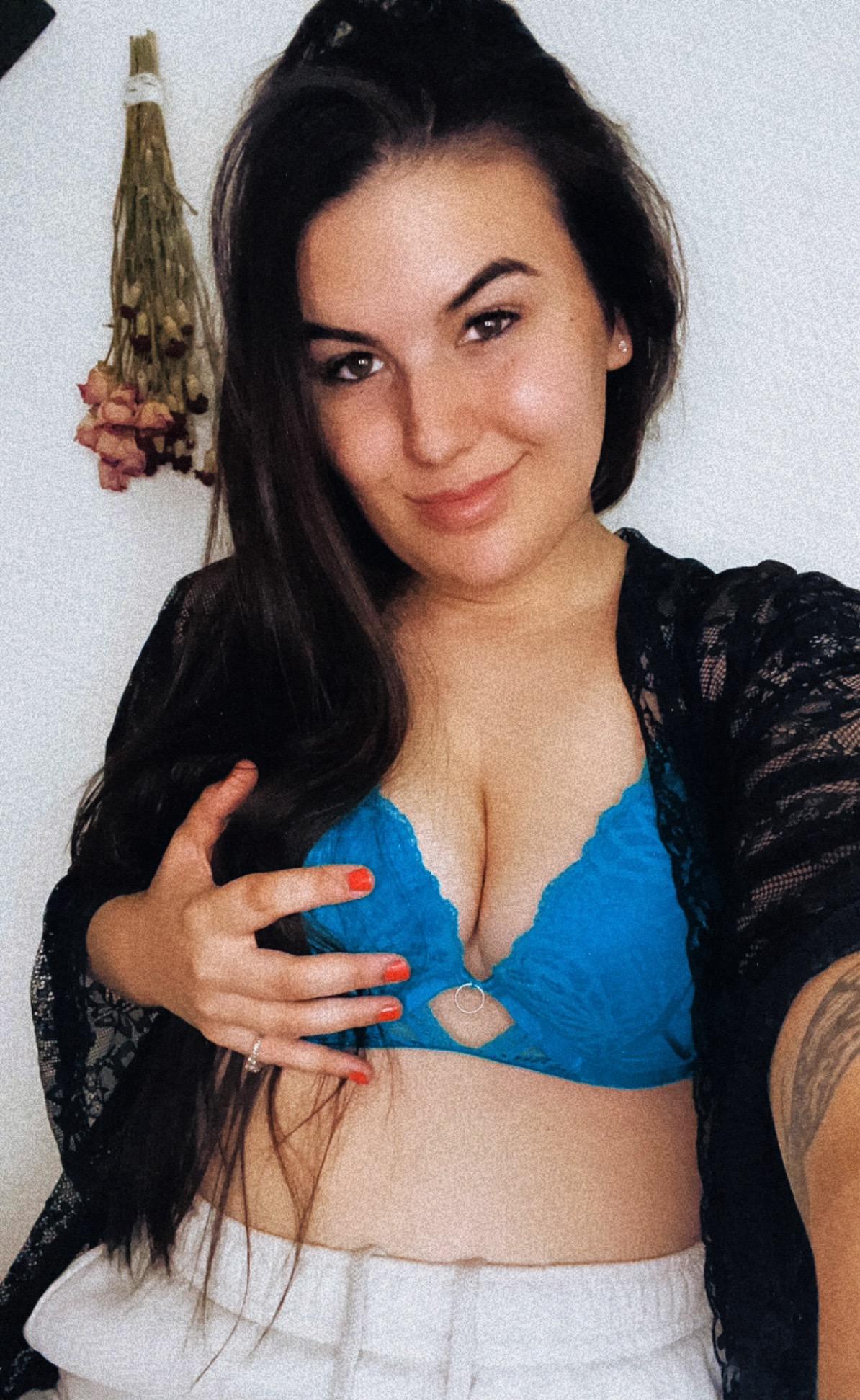 Milfs do it better 😉 | Scrolller