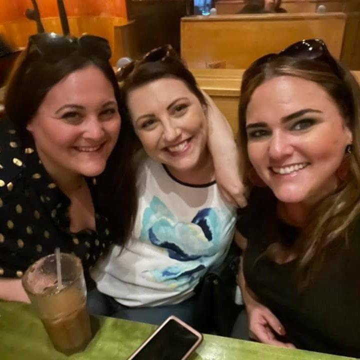 Milfs out to dinner | Scrolller