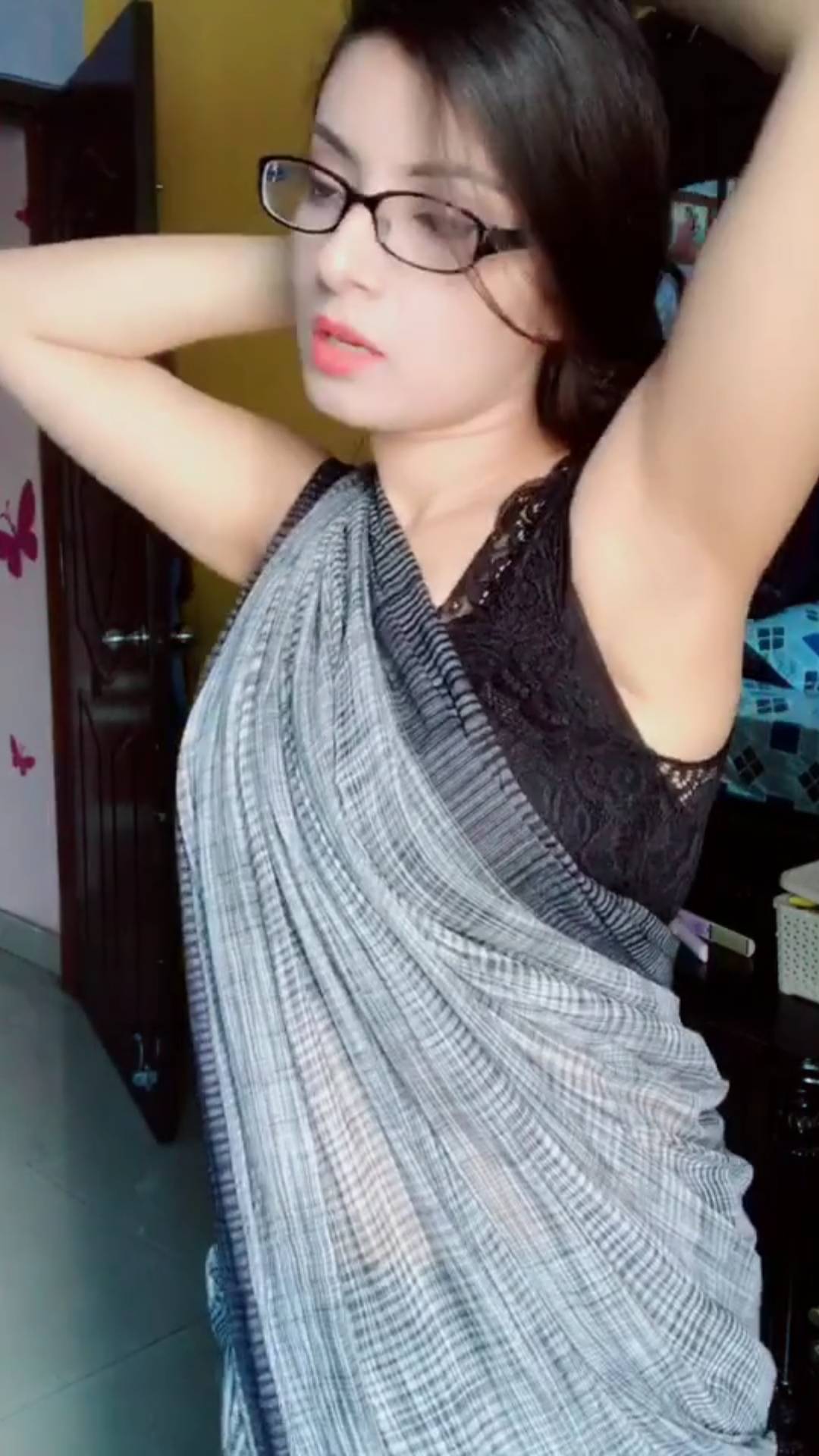 Milky armpits and indian saree | Scrolller