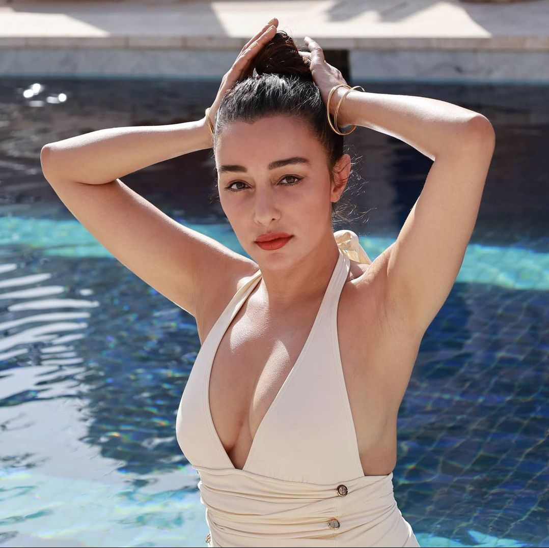 Milky smooth armpits of Feryna Wazheir | Scrolller