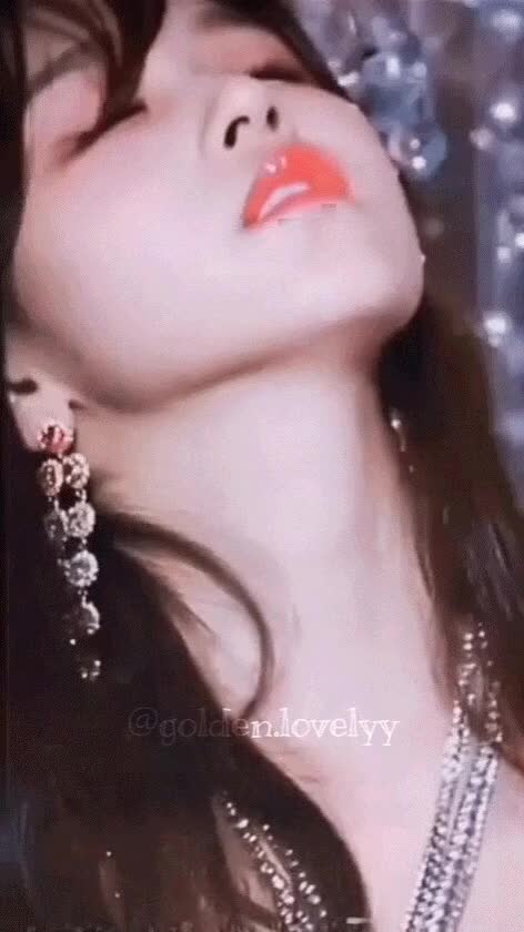 Mina - close up | Scrolller