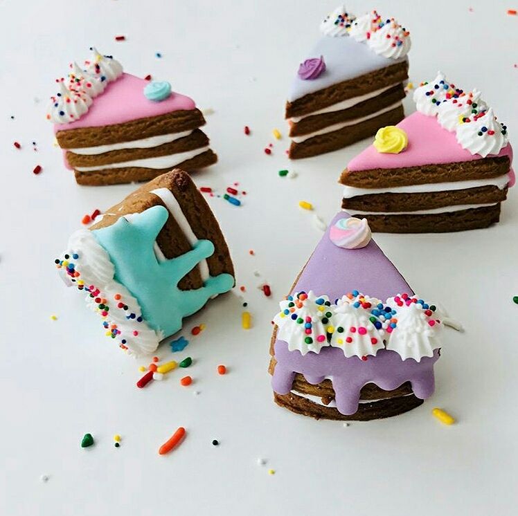 Mini cakes. | Scrolller