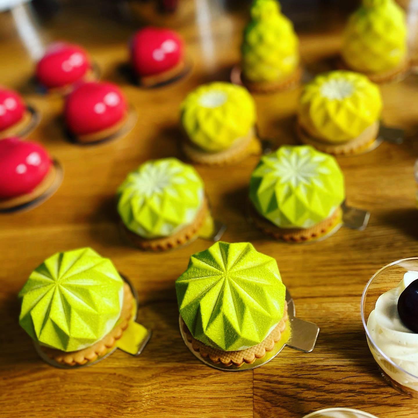 Mini cakes are the best cakes | Scrolller