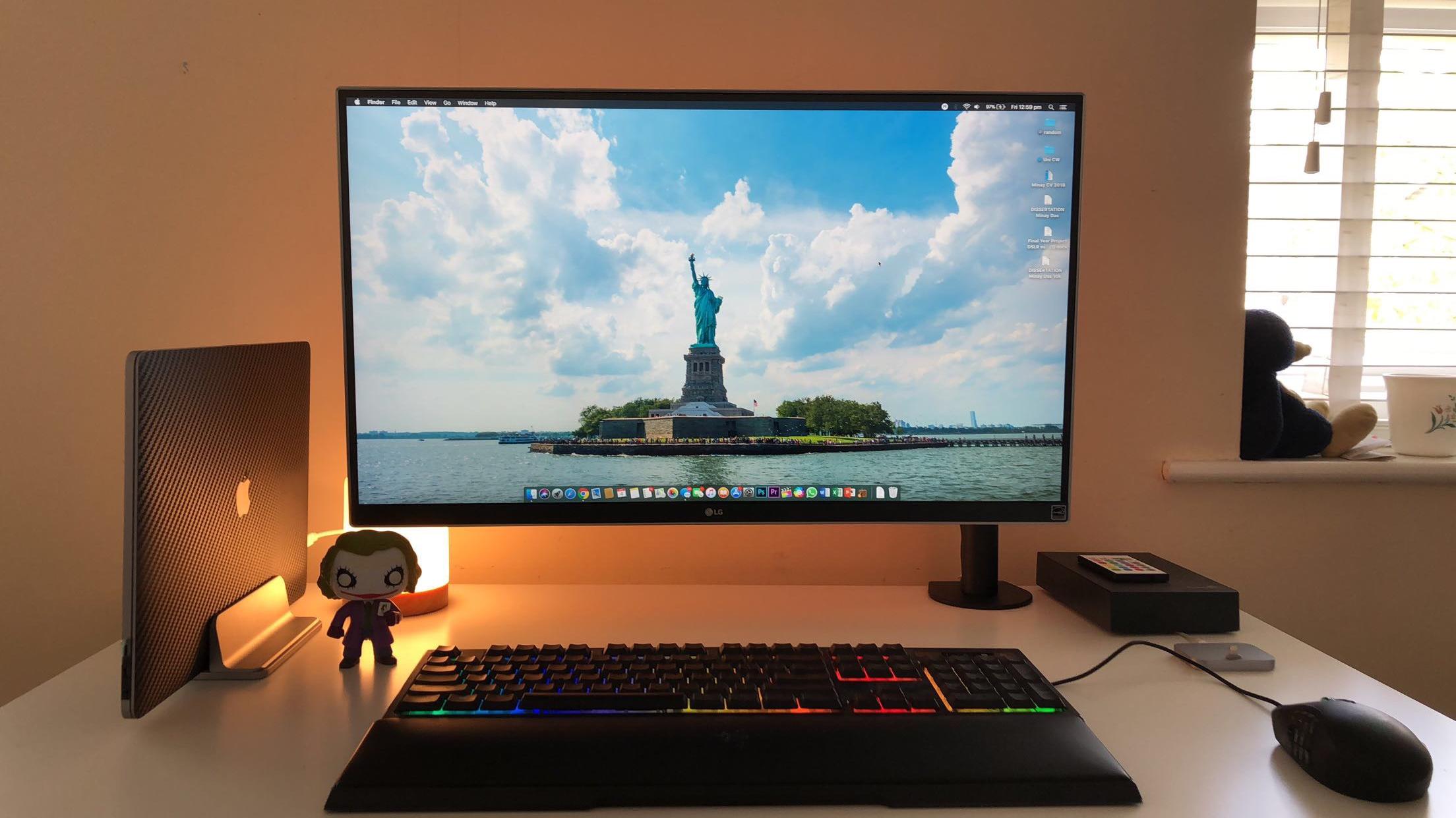 Minimal MacBook Pro USB-C Setup | Scrolller