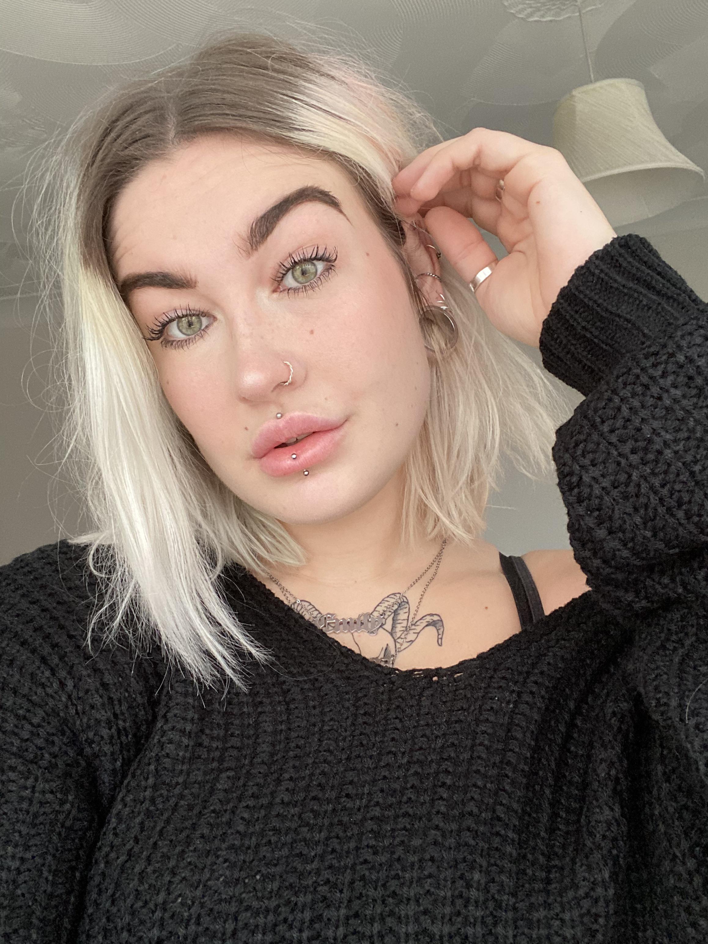 Minimal makeup, no editing whatsoever. Please be nice 🥺 | Scrolller