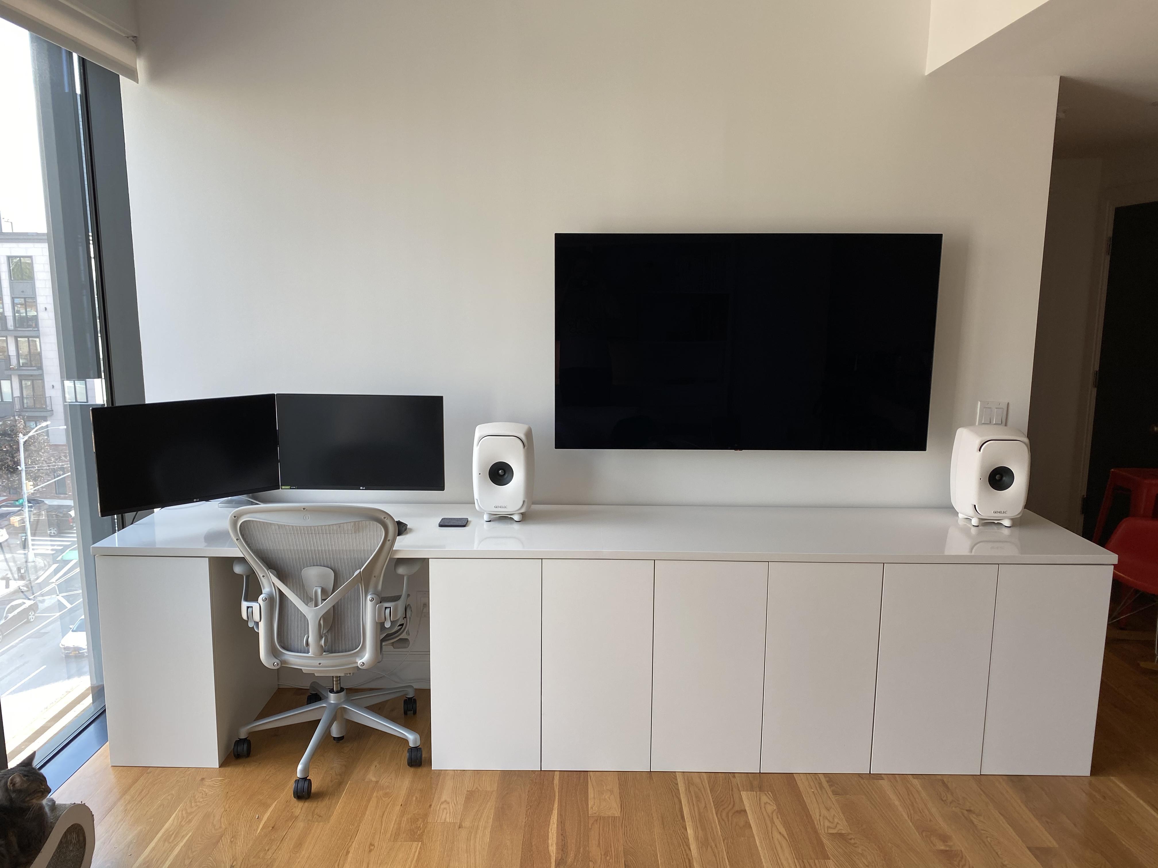 Minimal work/play setup | Scrolller