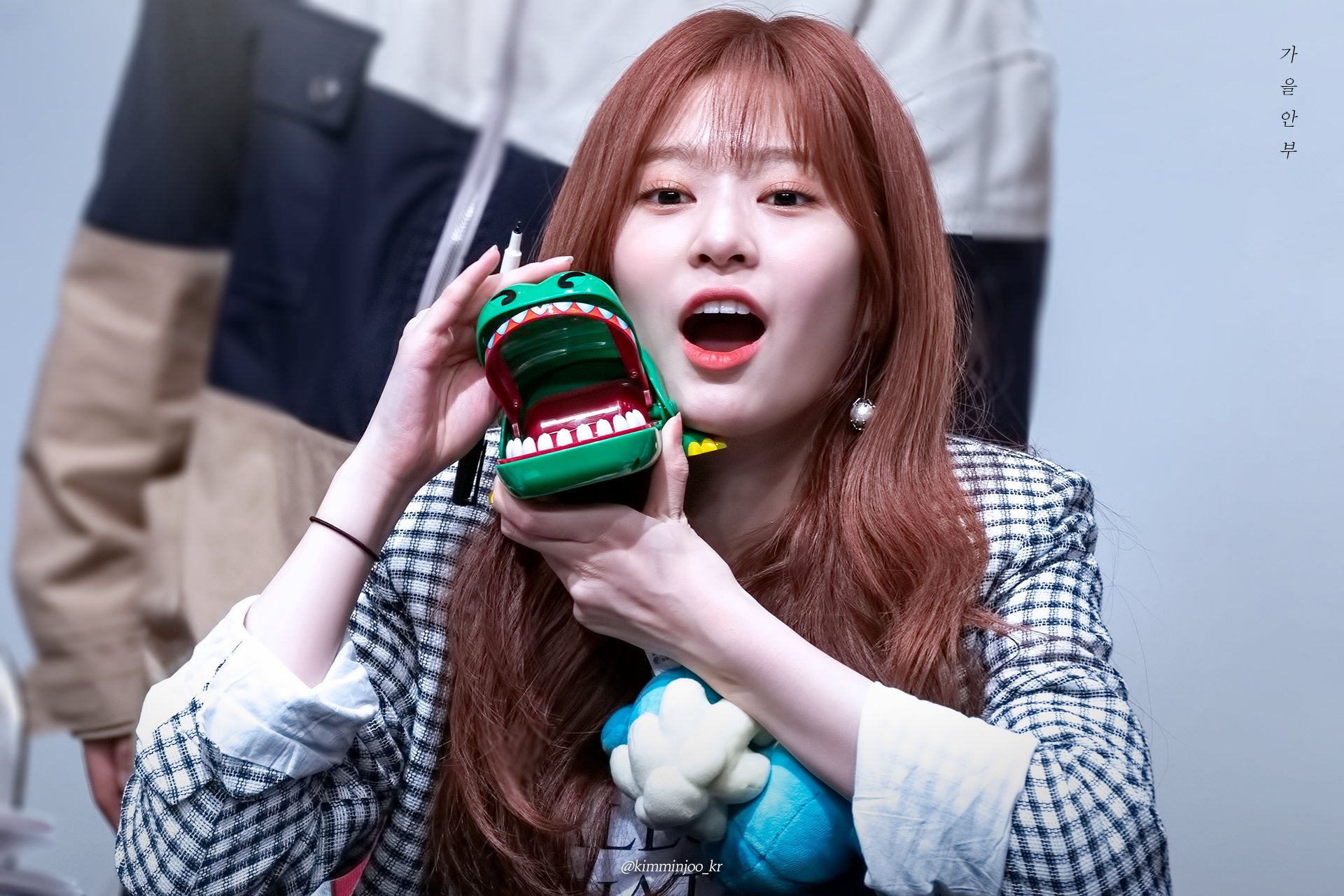 Minju nom | Scrolller