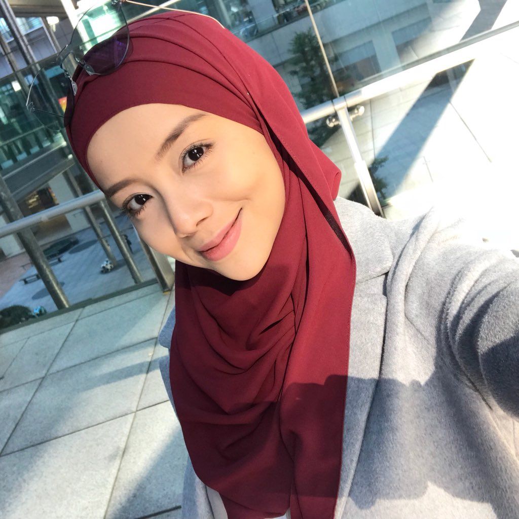 Mira Filzah Scrolller