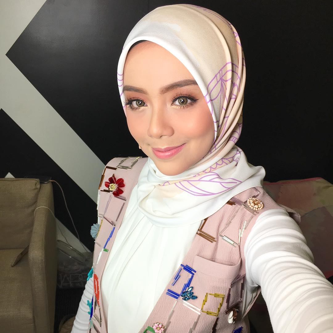 Mira Filzah Scrolller