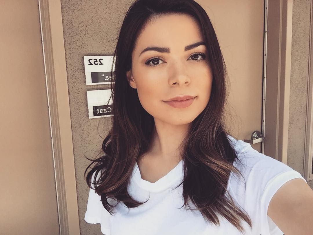 Miranda Cosgrove | Scrolller
