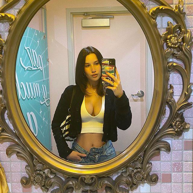 Mirror Selfie 2/2 | Scrolller