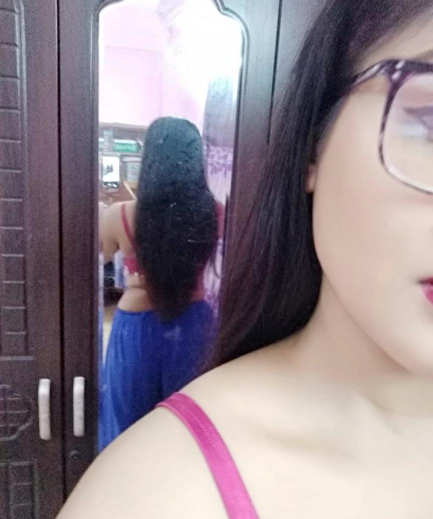 Mirror selfie | Scrolller