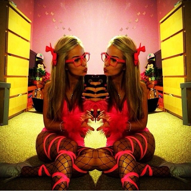 Mirrored Duckface | Scrolller