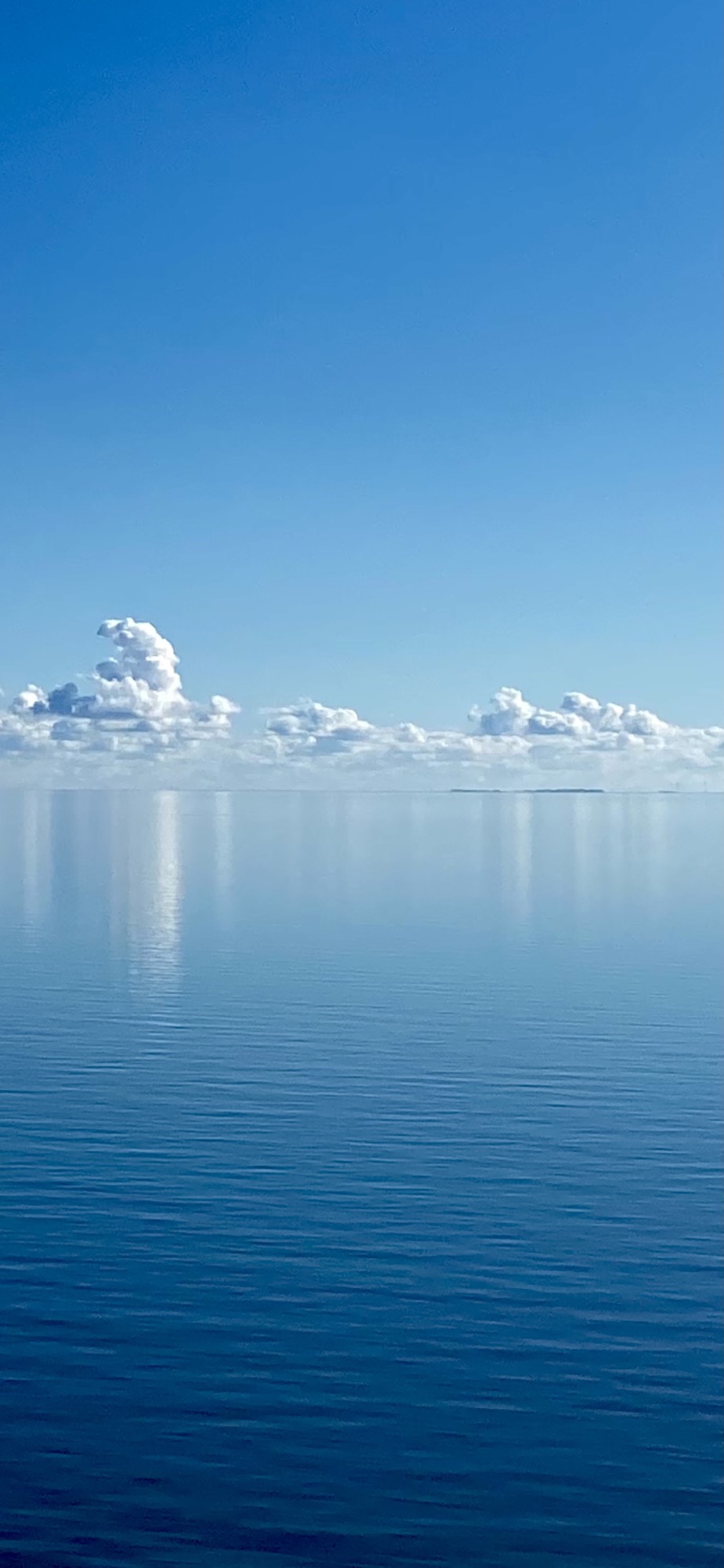 Mirroring clouds in the sea - nice Lock Screen. | Scrolller