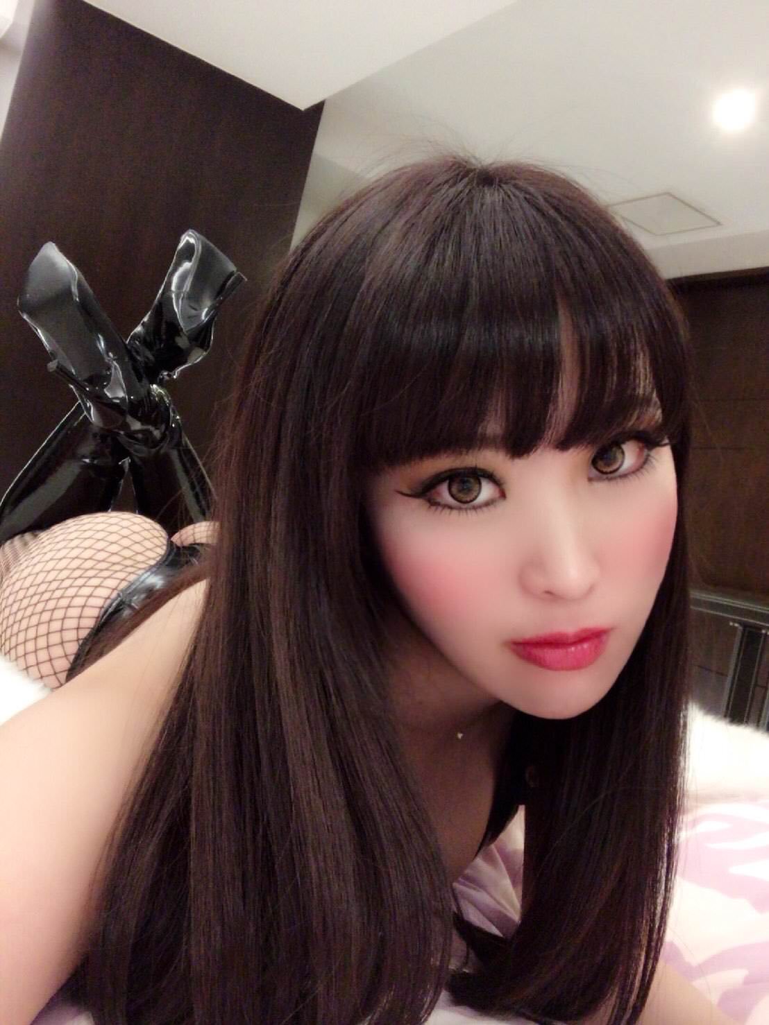 Mistress Kanna's deep, hypnotizing stare | Scrolller