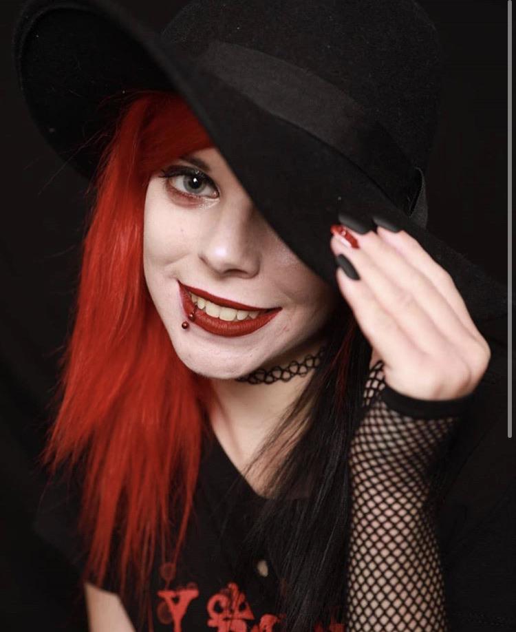 M'lady *tips fedora* | Scrolller