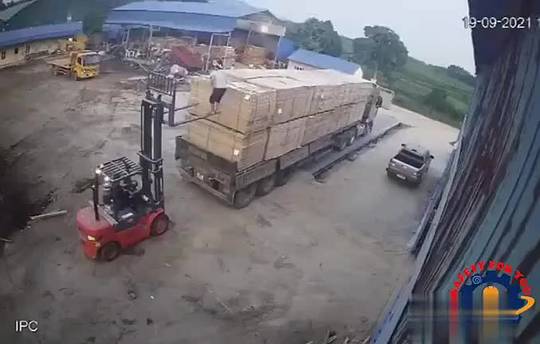 MMC after i break my leg falling from a forklift | Scrolller