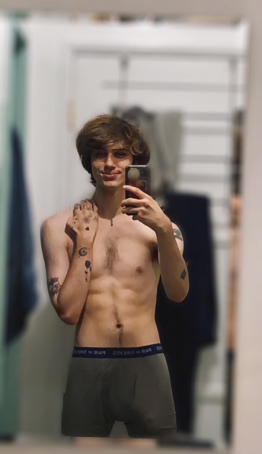 mmm more of an outline 😌 | Scrolller