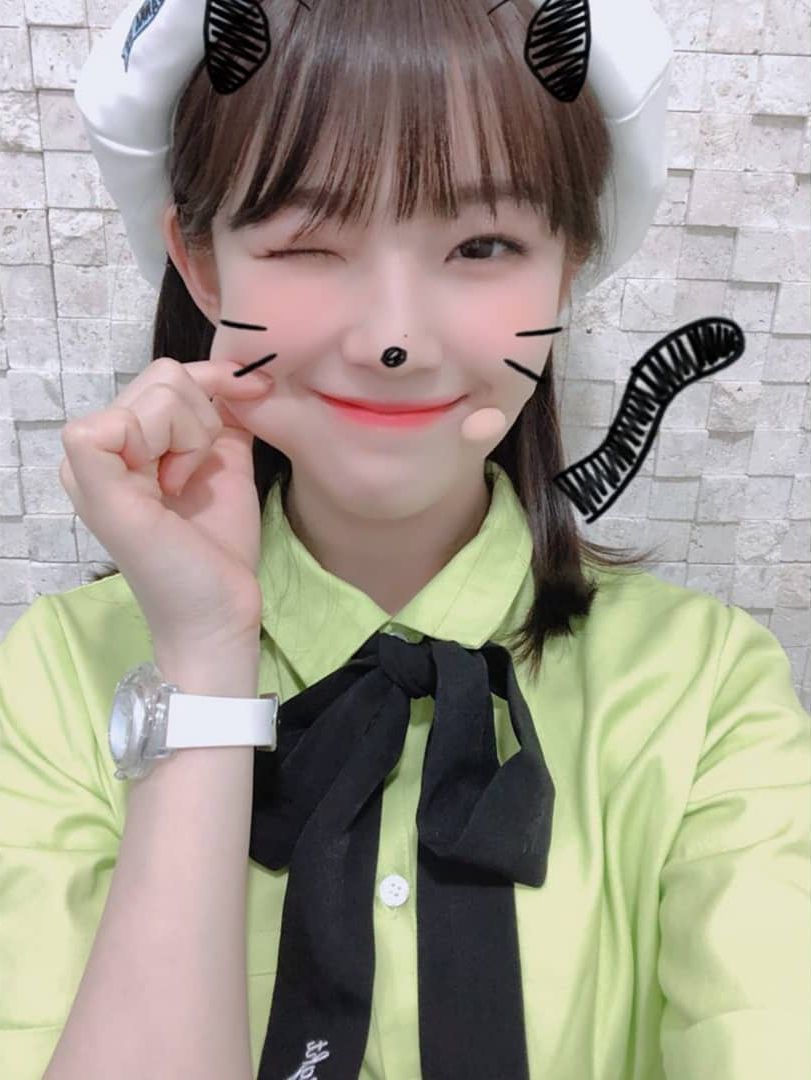 Mochi cheeks Jiheon | Scrolller