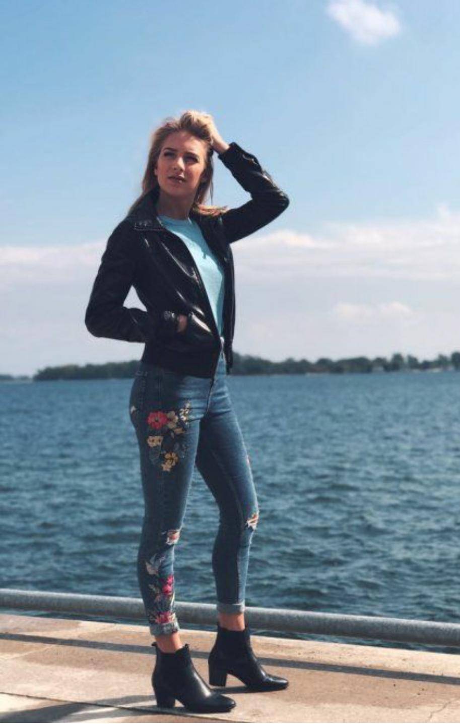 Modelesque | Scrolller