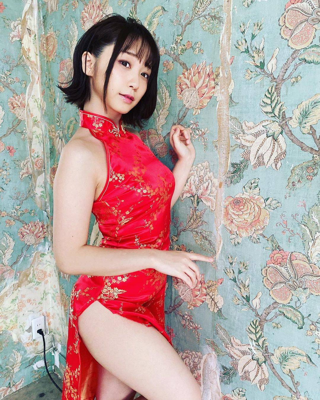 Moe Iori | Scrolller