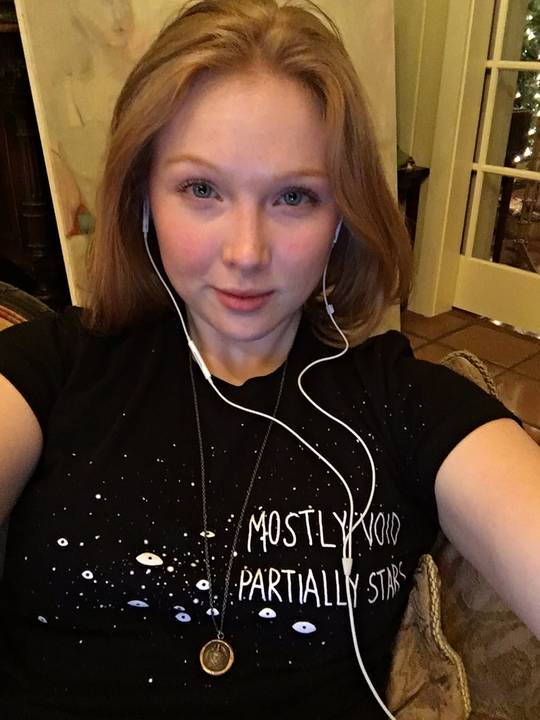 Molly C. Quinn | Scrolller