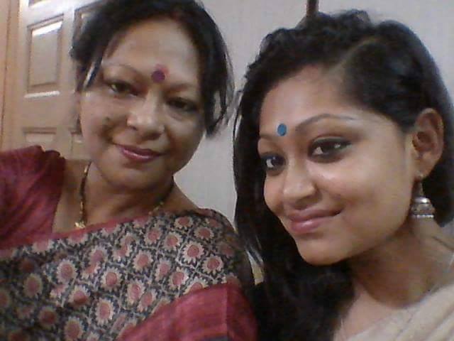 Mom And Daughter Scrolller