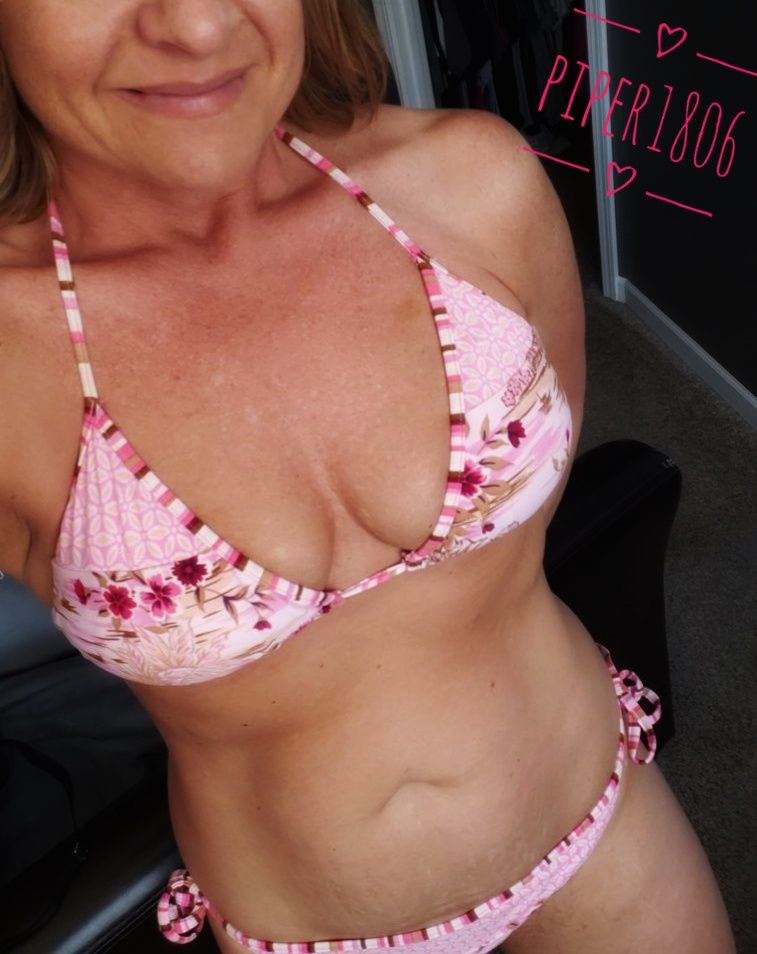Mom is gonna try something new this summer 😉😬 (40f) .... Can I pull it off? | Scrolller