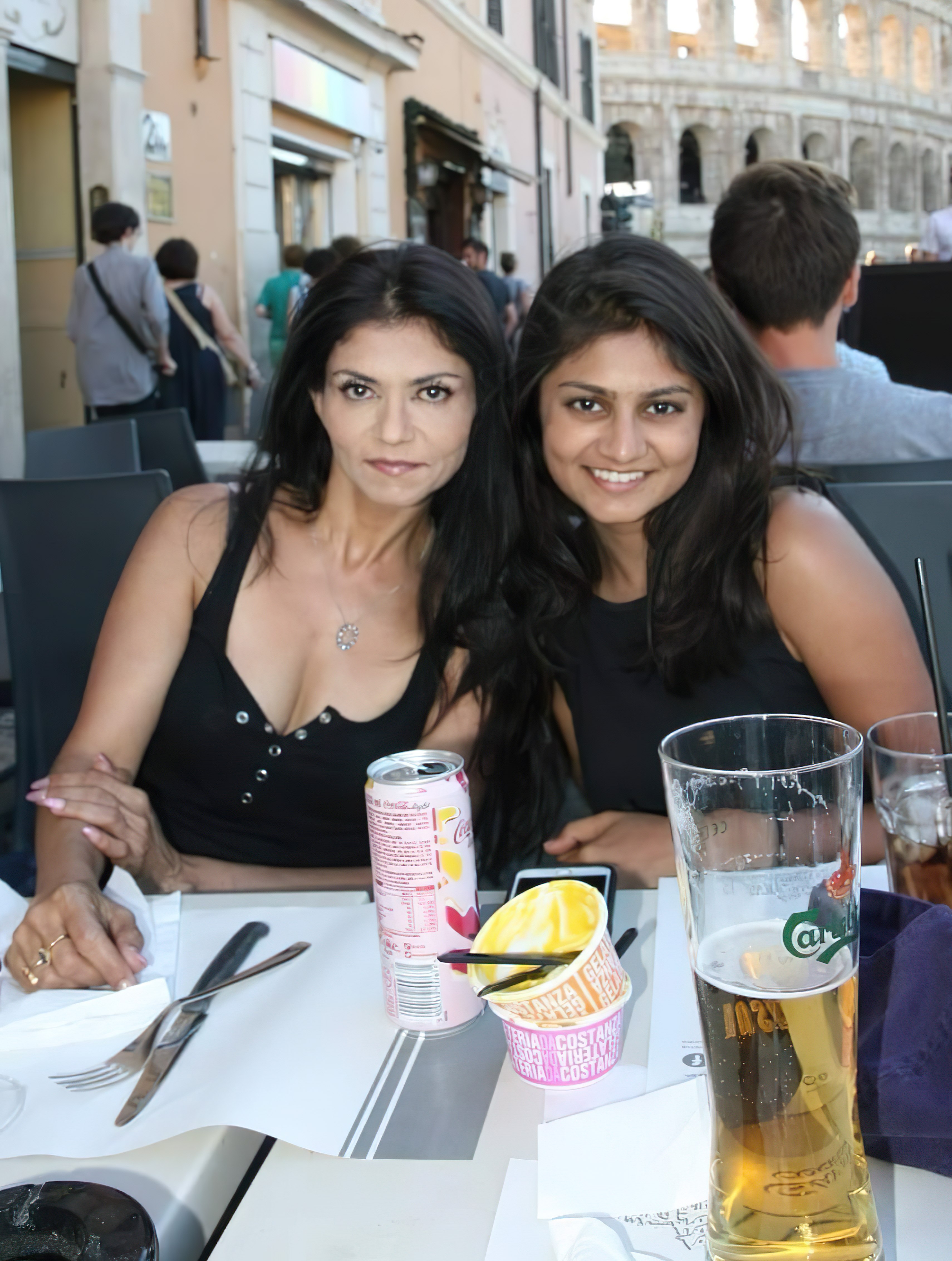 Mom or daughter? | Scrolller