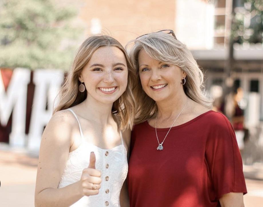 Mom or daughter? | Scrolller