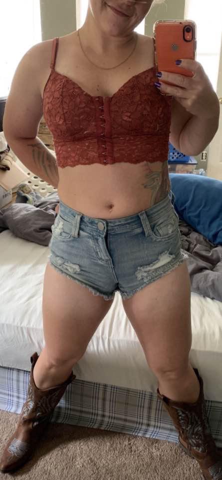 Momma legs | Scrolller