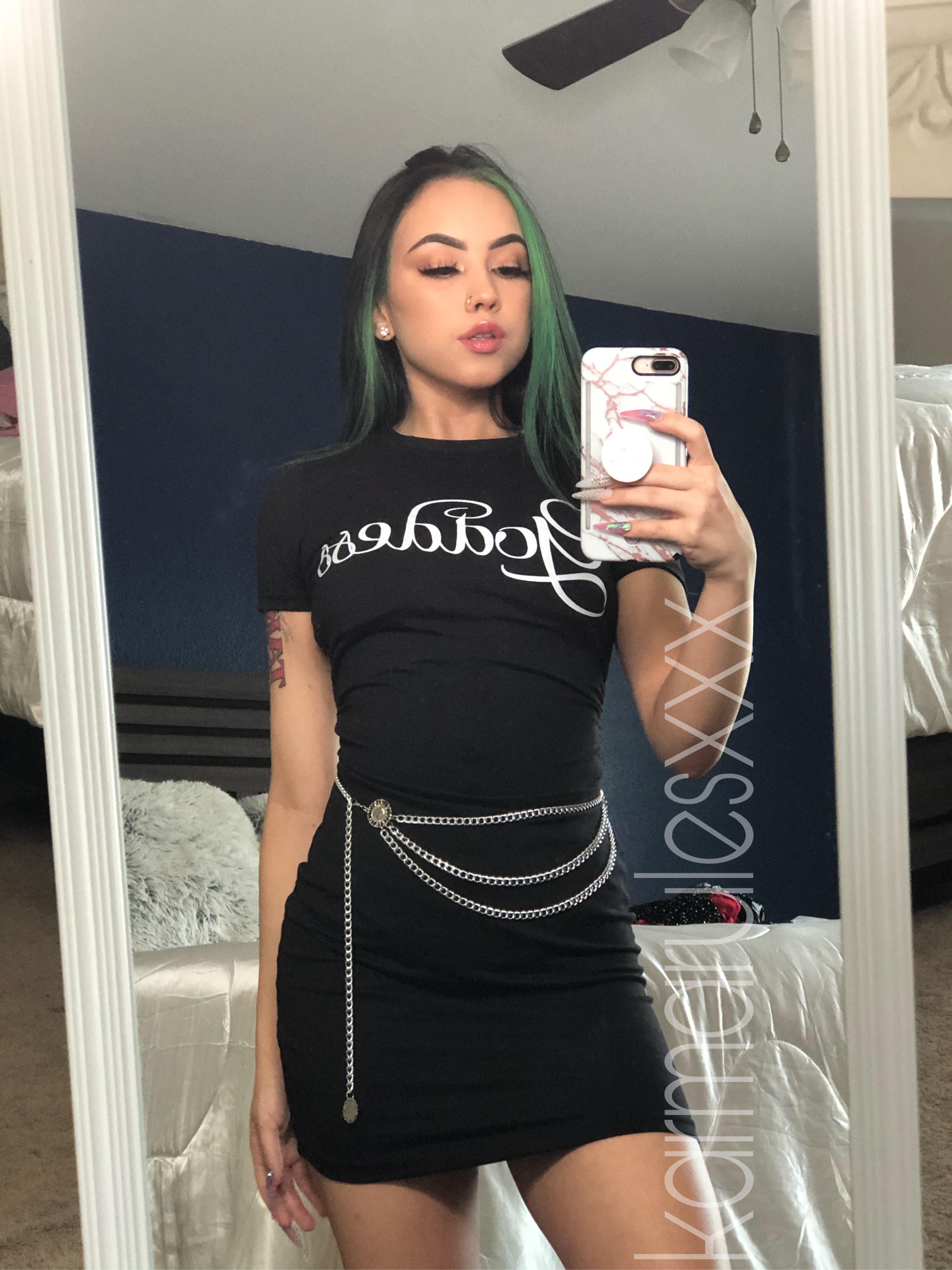 mommy’s hungry for a weak man to use .... maybe abuse if you’re lucky ⛓ | Scrolller