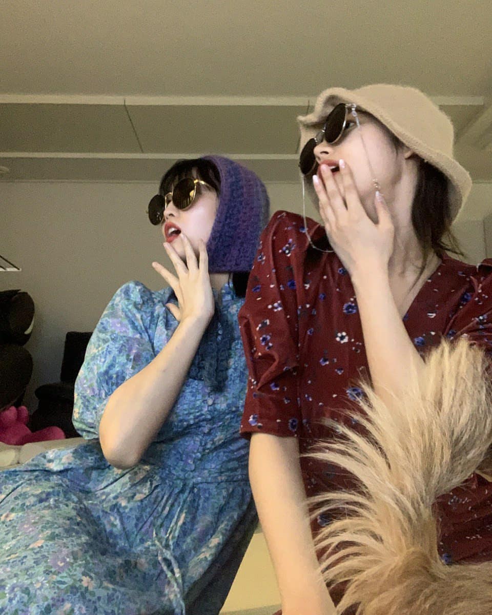 Momo, Sana and Boo's tail | Scrolller