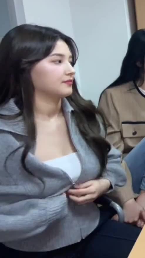 MOMOLAND - Nancy | Scrolller