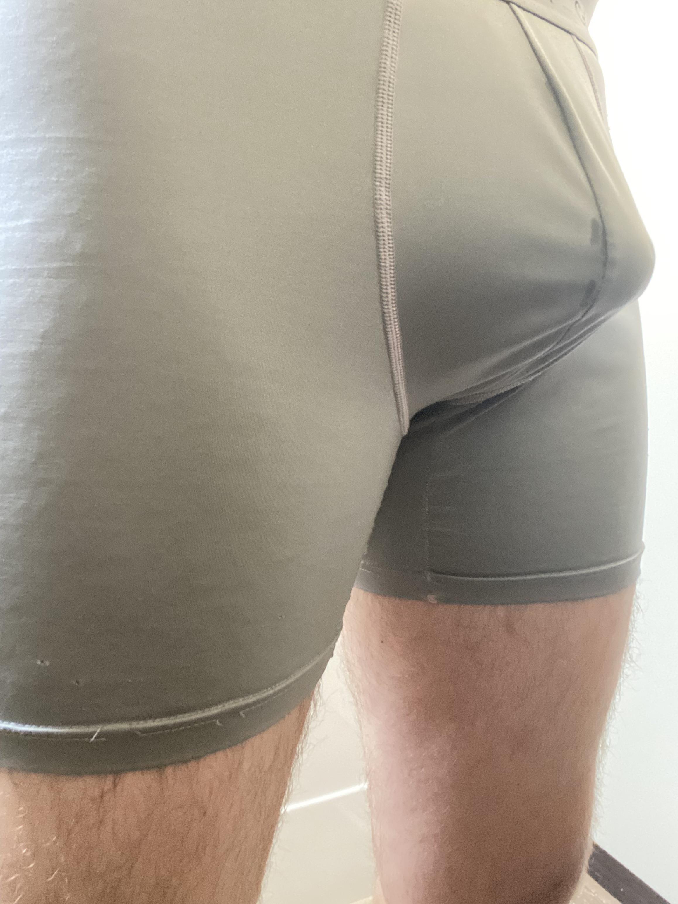 Morning bulge! | Scrolller