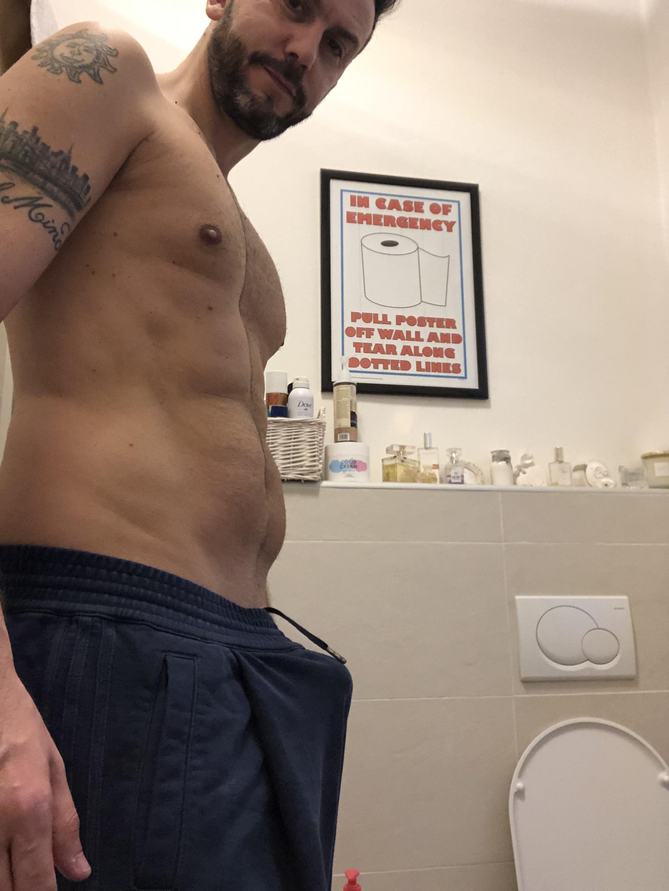 Morning bulges | Scrolller