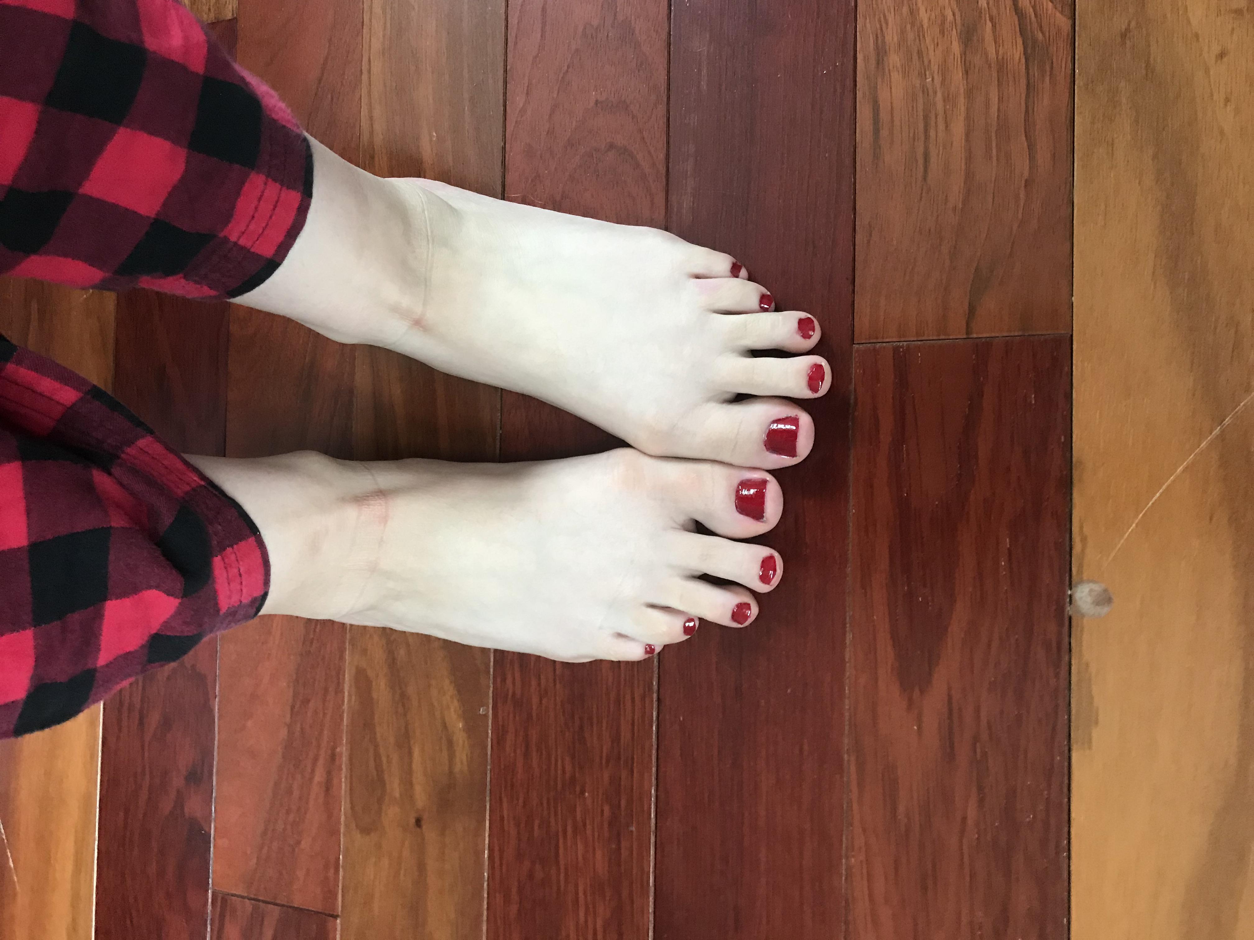 morning feet | Scrolller