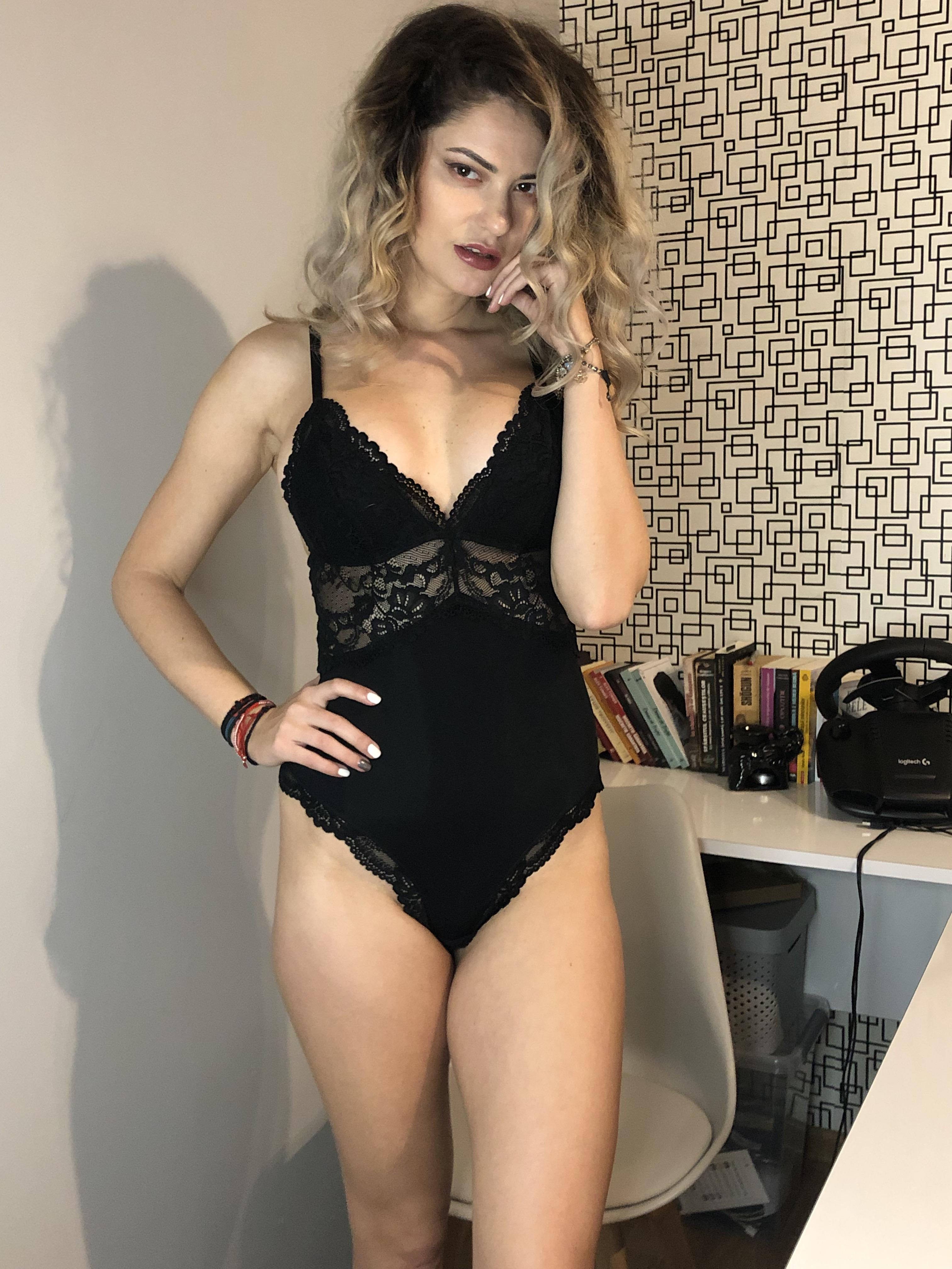 Morning 👇🏻onlyfans links below👇🏻 Onlyfans.com/nextdoornurs3 (premium ...