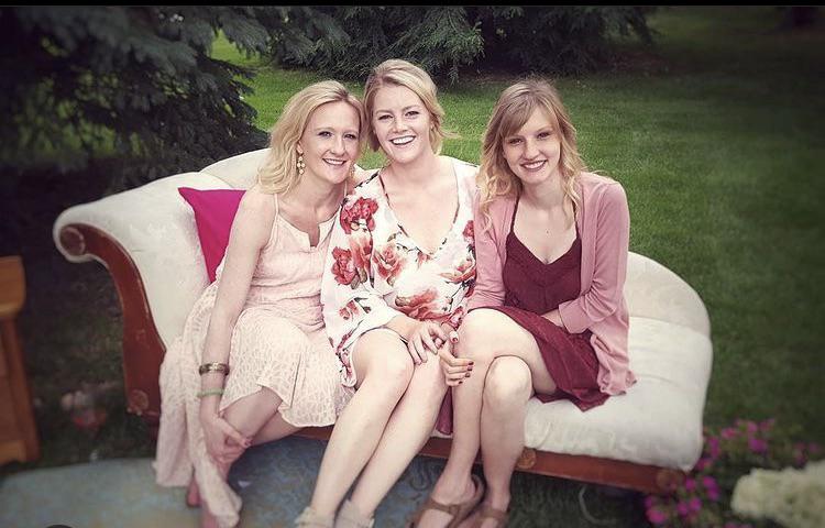 Mother And Her Daughters Scrolller