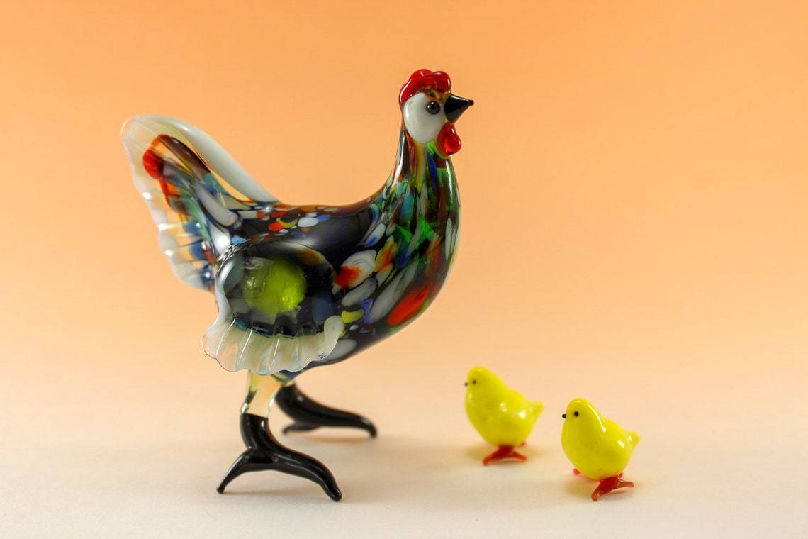 mother hen and 2 chicks | Scrolller