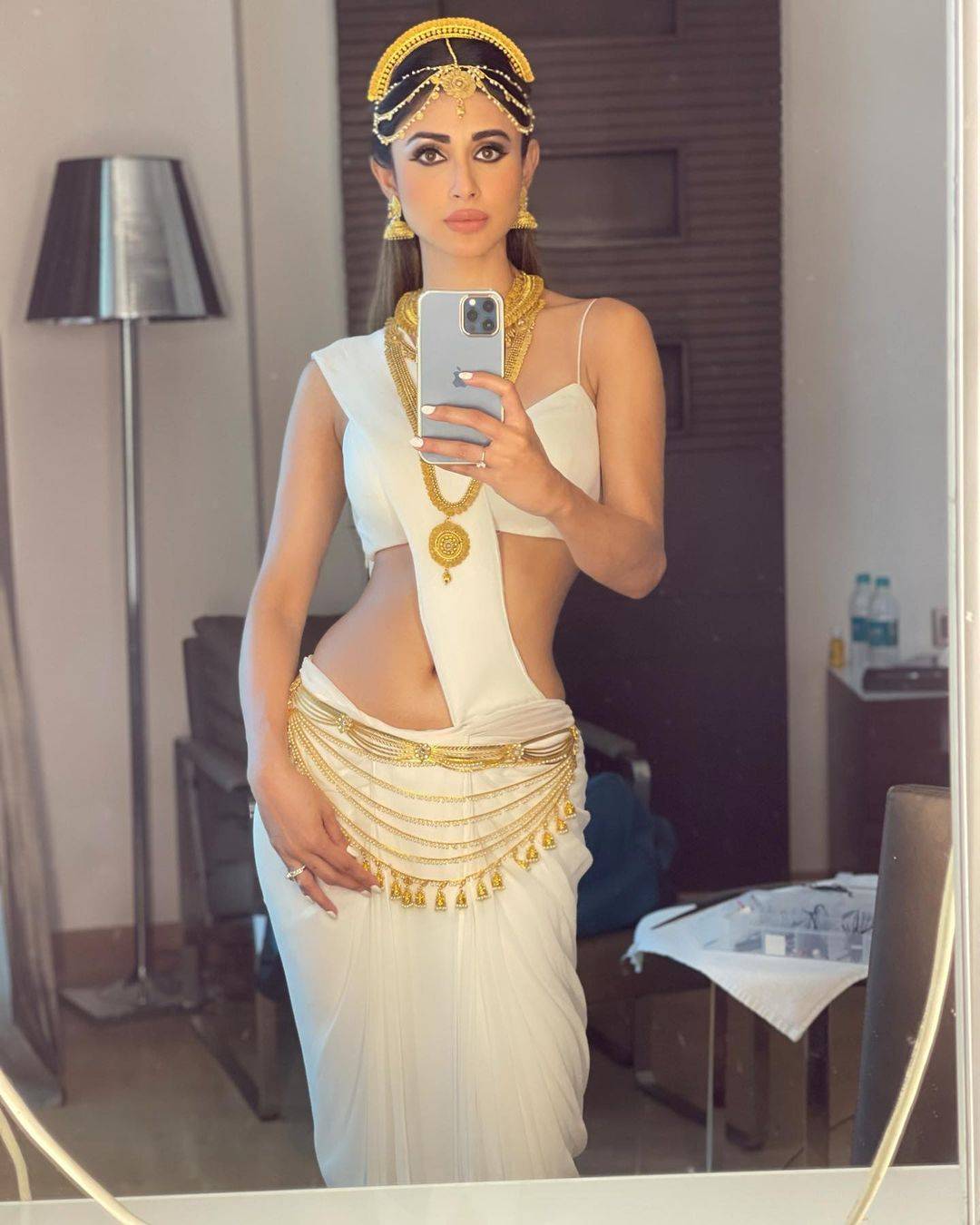 Mouni Roy Displaying her Yummy Navel | Scrolller