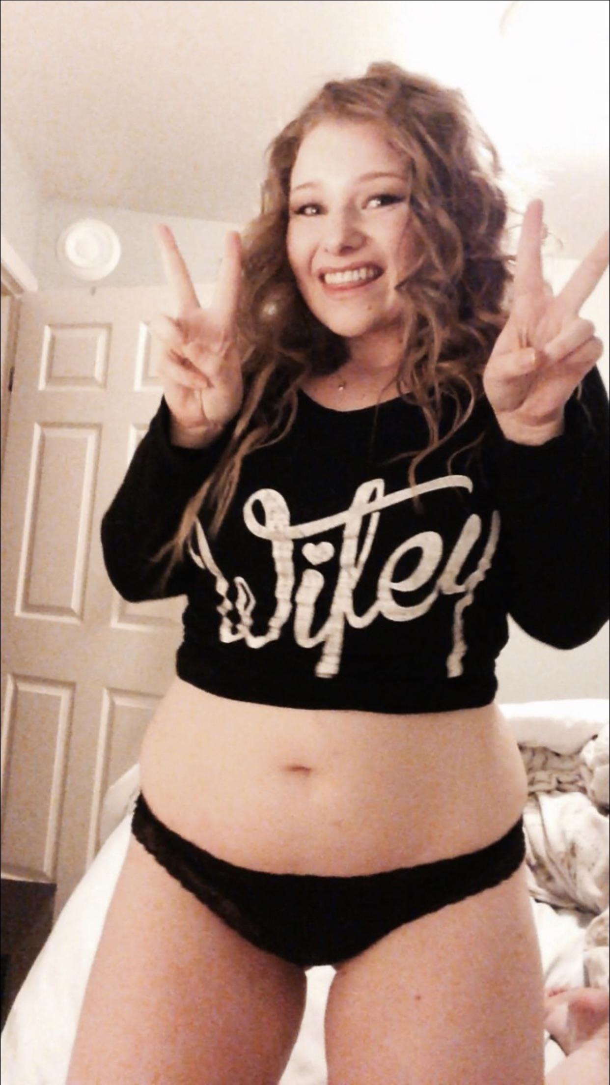 Mrs. Robinson 35 F | Scrolller