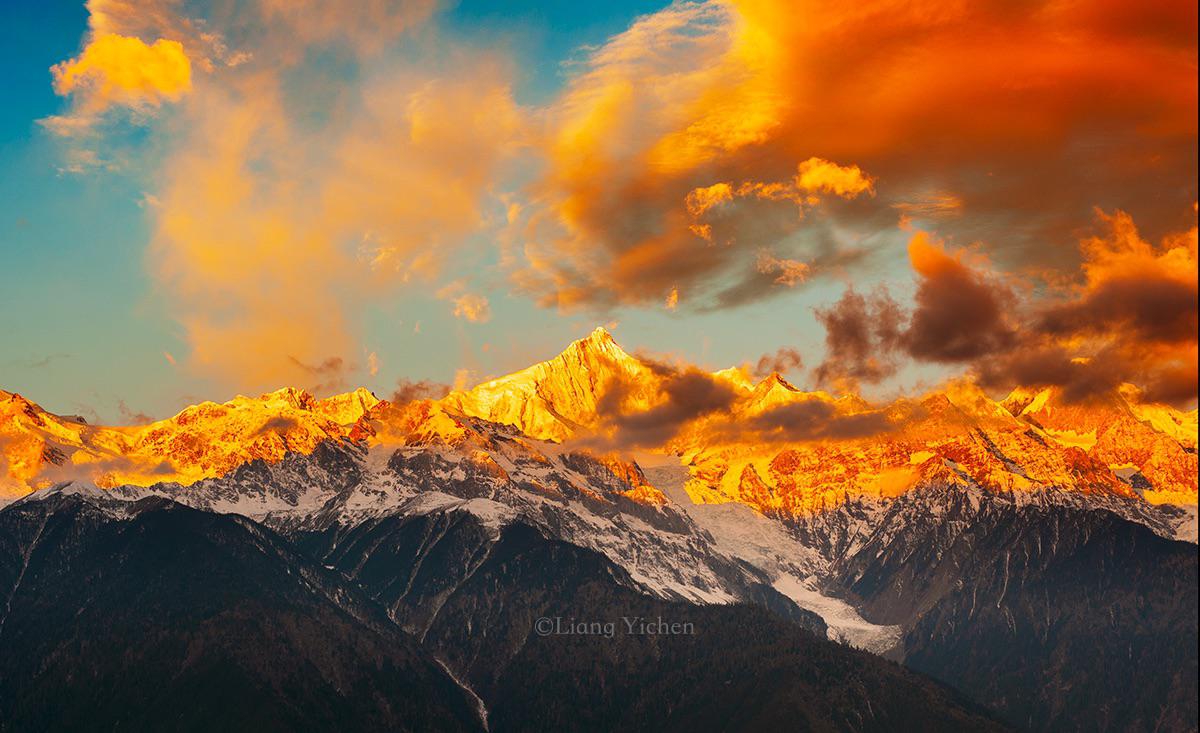 MT.Kawagarbo at the sunrise. | Scrolller