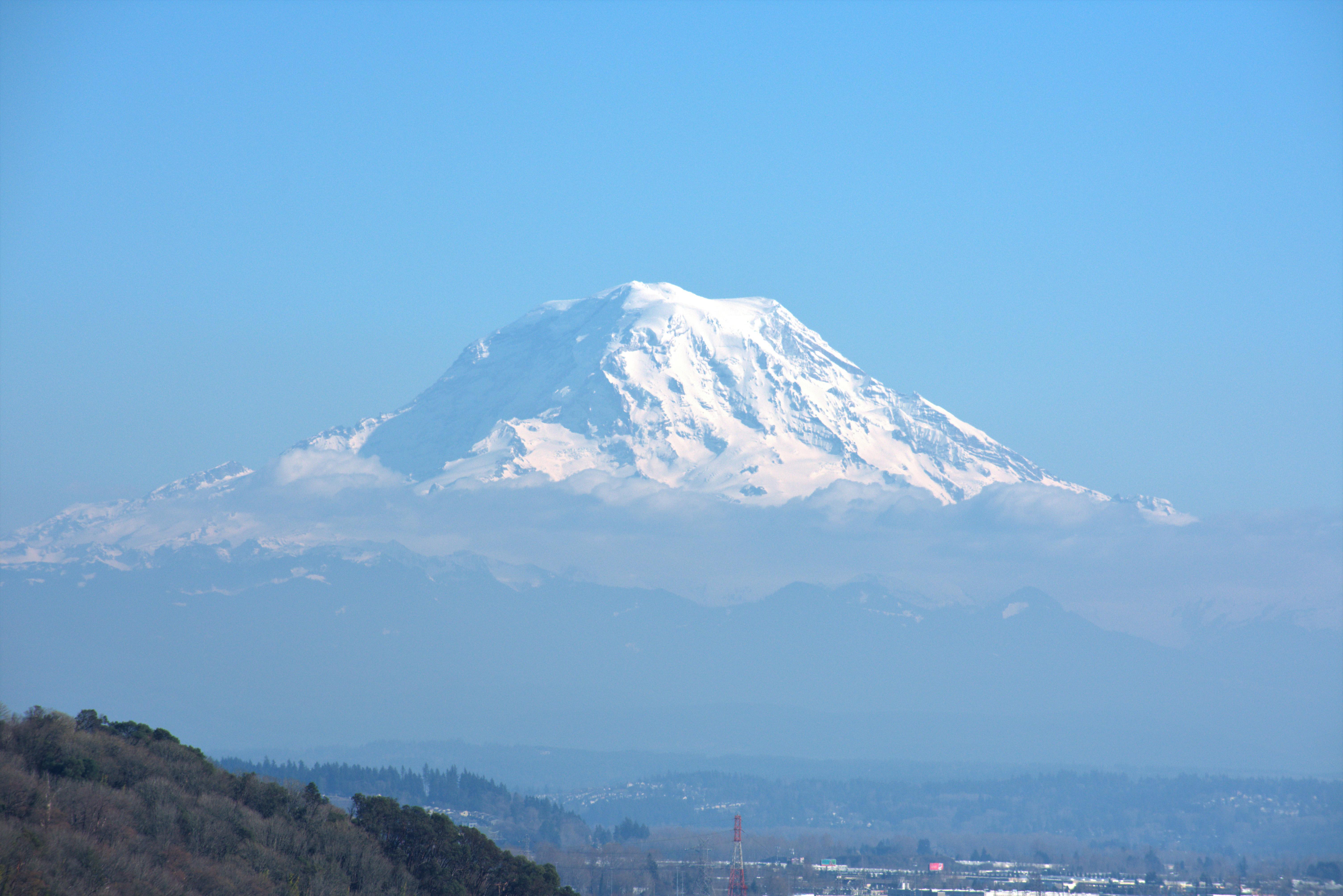 Mt. Rainier with the big flex today! | Scrolller