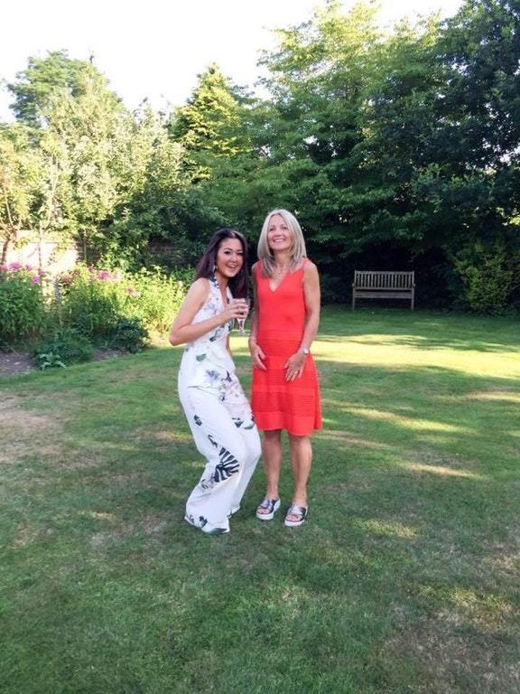 Mum Or Daughter Scrolller