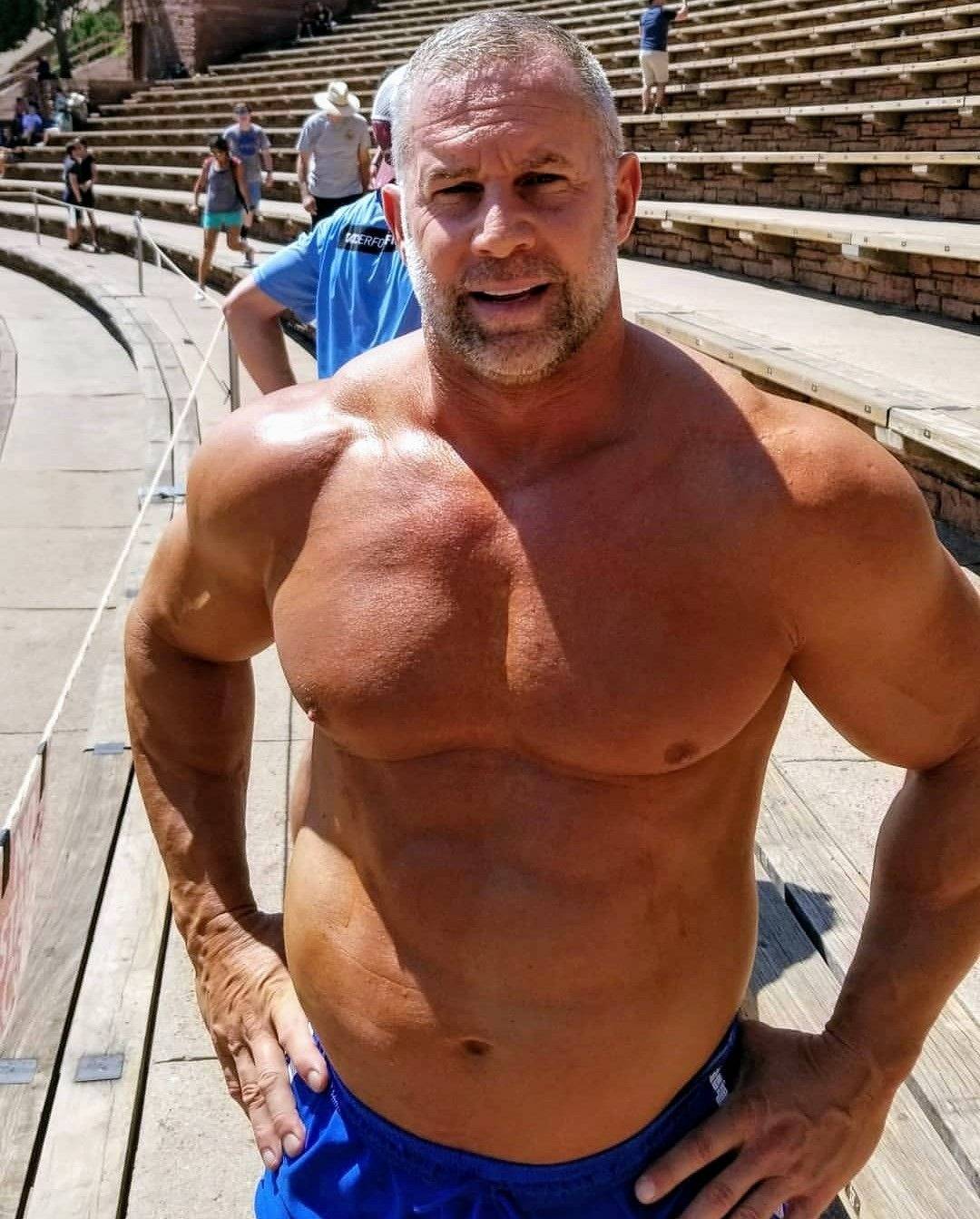 Muscle dad Mike Ryan | Scrolller