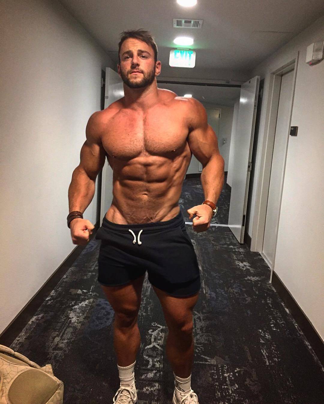 Muscle hunk | Scrolller