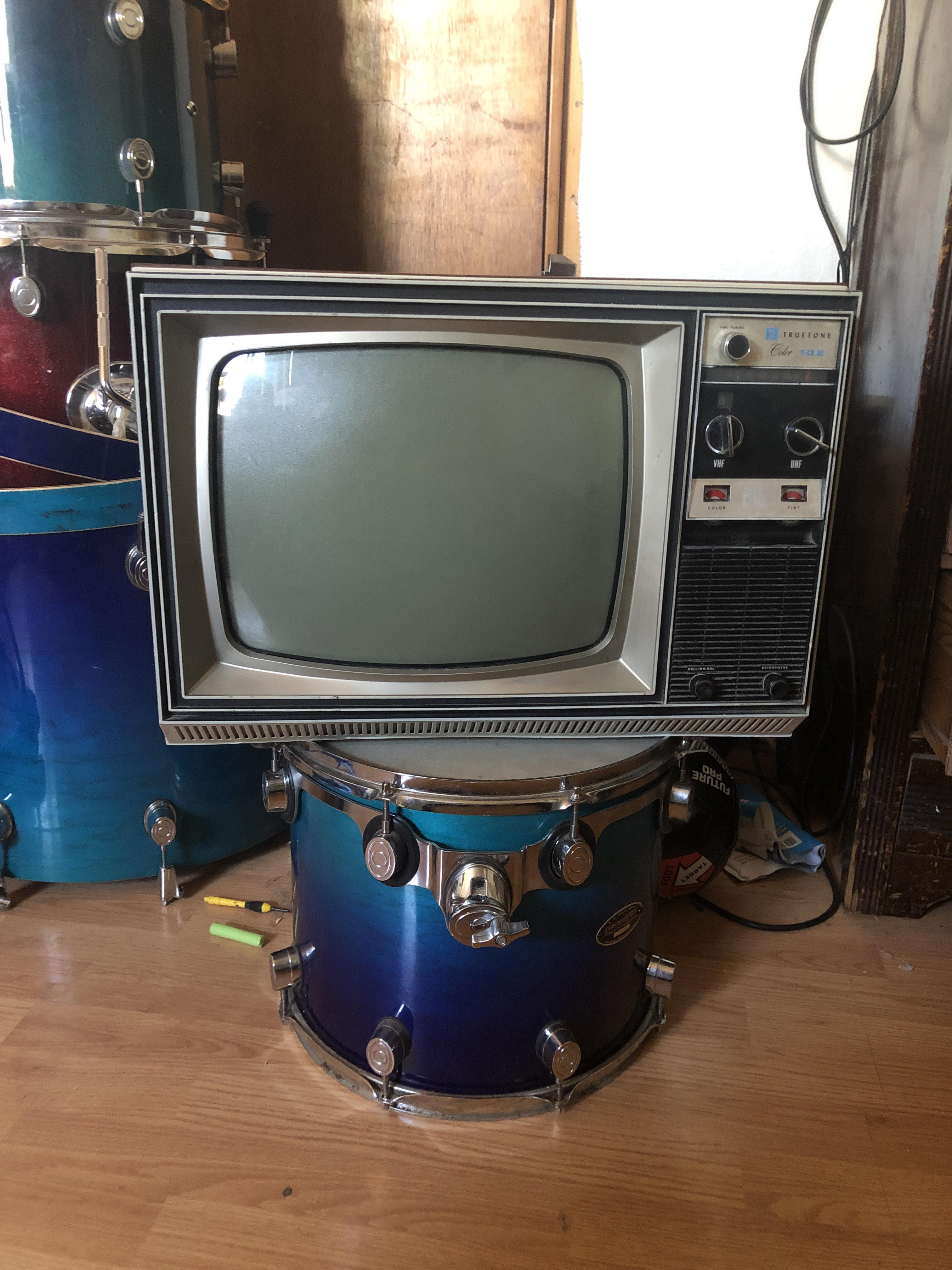 My 12 inch 1960s crt TV | Scrolller